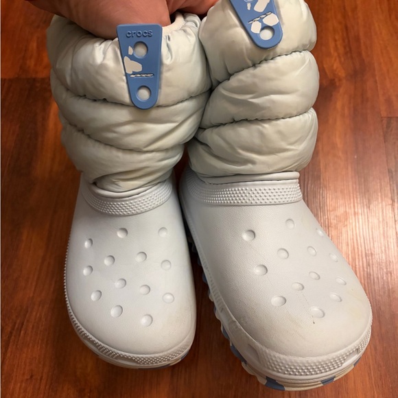 CROCS | Shoes | Crocs White And Blue Puffy Boots | Poshmark
